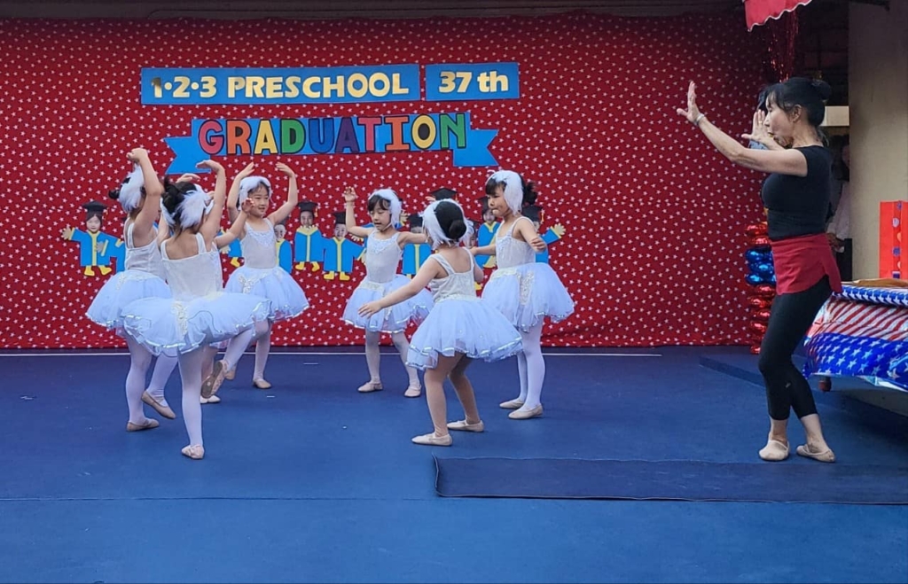 1055. Joyful Kindergarten Graduation Dance Performance. – Jean Ballet ...